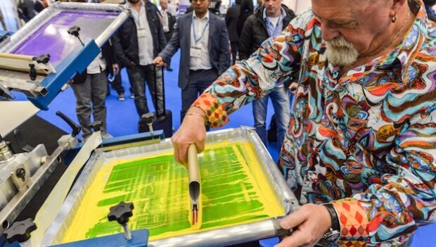 Setting screen printing trends with textiles - FESPA