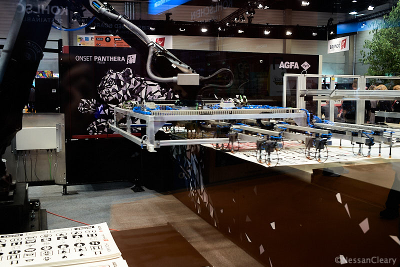 Higher print volumes with single-pass wide format printers